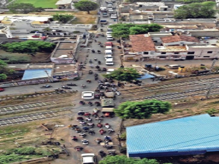 Case of ROB still in court, here Subhash Nagar gate is jammed for hours ...