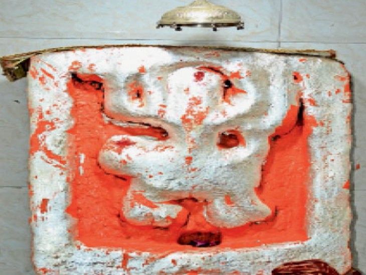 Visiting the statue of Kuldevi of the 1000-year-old Nikumbha, for the ...