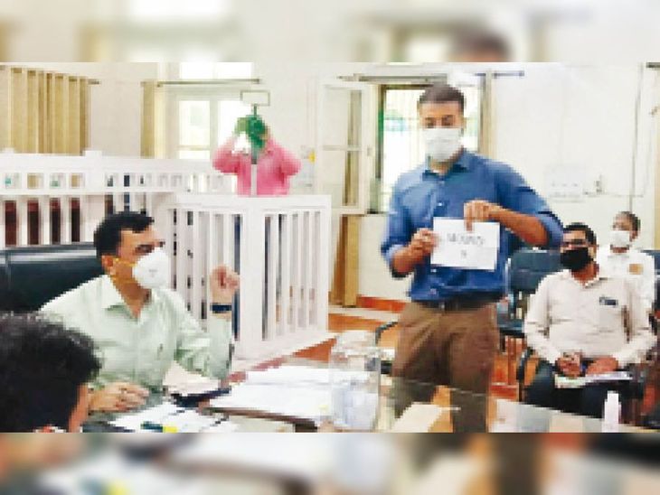 Ward reserved for Sasan, Darshana Mehta and Daljit Bhatia of Congress ...