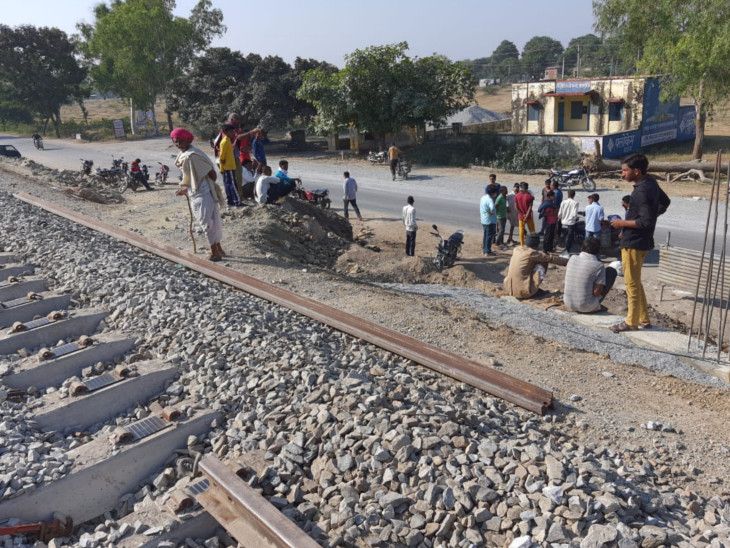 Rajasthan Villagers Uproot Mavli Bari SadriRail Track In Udaipur ...