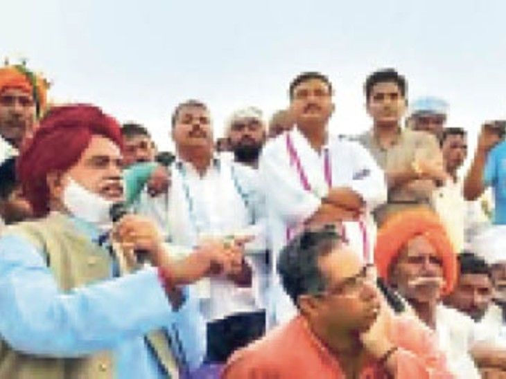 Colonel Bainsla handed over the command of the movement to his son ...