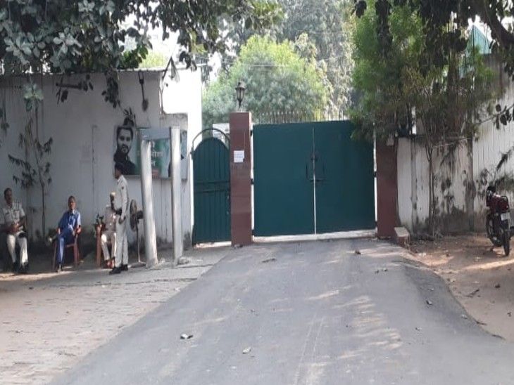 Preparation to open the gate of CM House towards 10 Circular Road ...