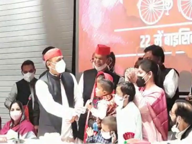 Akhilesh Yadav Samajwadi Party Update; Congress Leaders Including ...