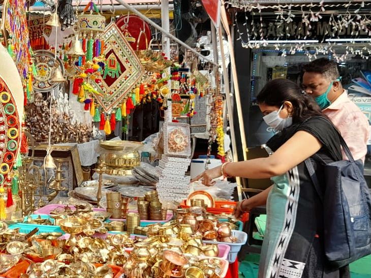 Dhanteras 2020 Lucknow Bartan Bazar; Demand For Copper, Brass & Bronze Utensils Jumped | धनतेरस ...