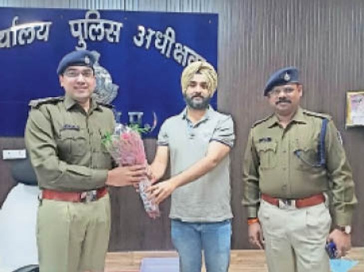 Aman Rathore takes charge as SP, Gurukran leaves for Bhopal