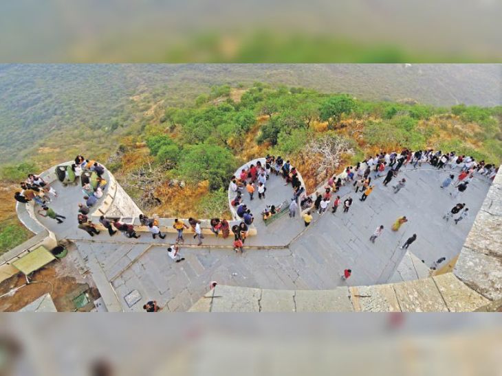 Between 1 and 14 November, 9 thousand people had reached to visit more ...