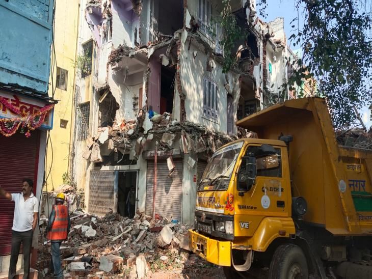 Indore crime news update Municipal Corporation team demolishes two ...
