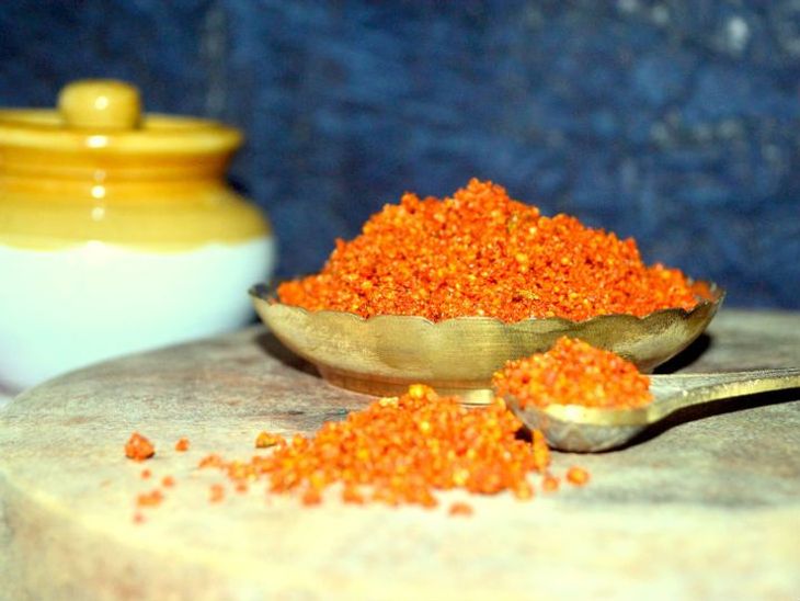 Spices were added to chemicals that are dangerous to health; 725 kg ...