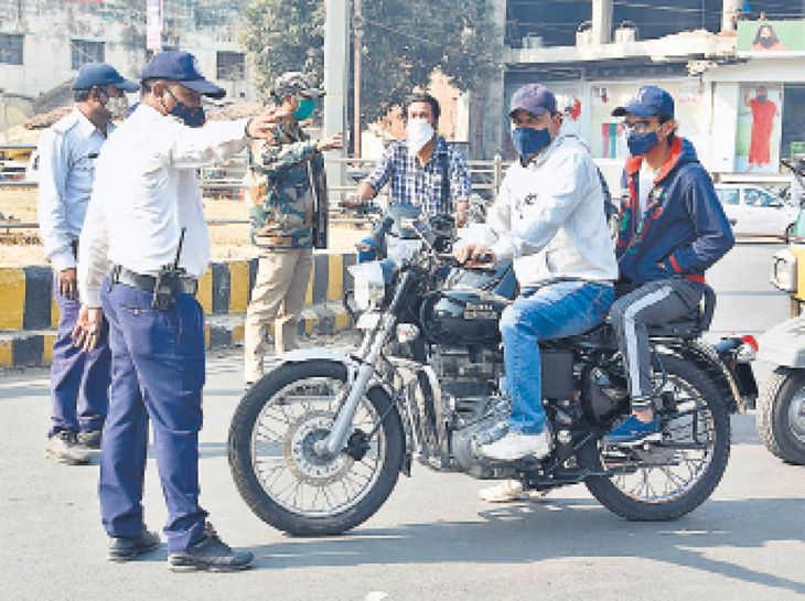 Sir please leave today i will wear helmet from tomorrow | तीन पत्ती पर ...