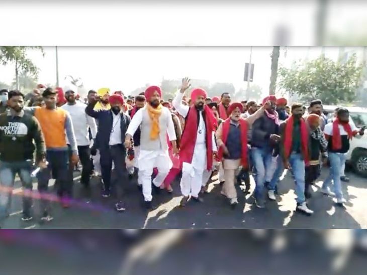 Valmiki Samaj performs two and a half hours outside the airport in ...