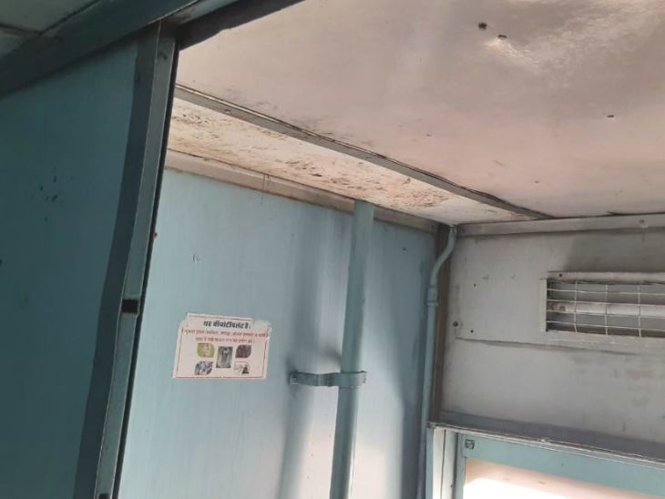Hemp packets used to hide the toilet ceiling roof of the Samata Express ...