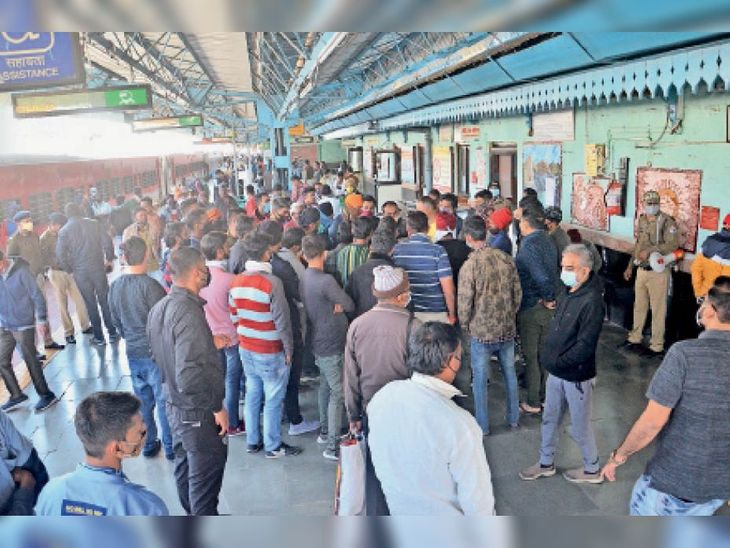 Route of Karnataka Express changed, passengers created ruckus, train ...