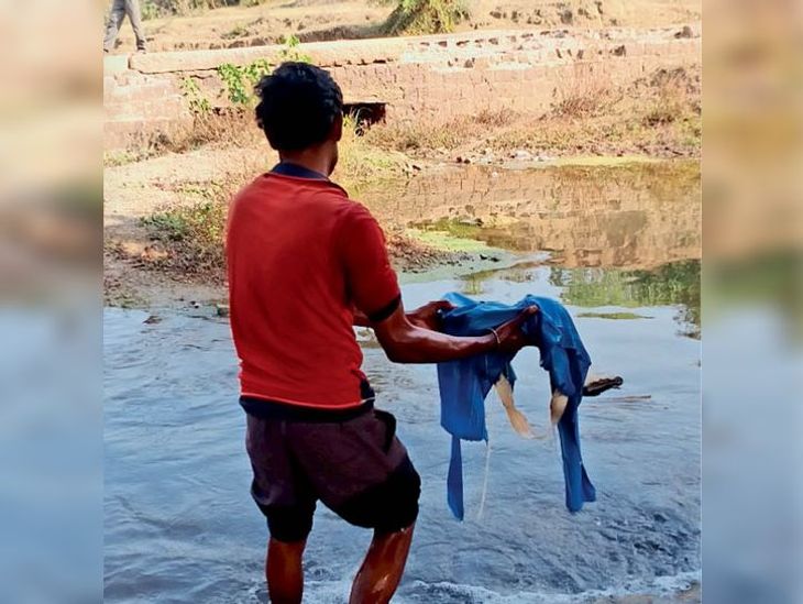 Newborn found immersed in two feet deep water of Mola river | नवजात का ...