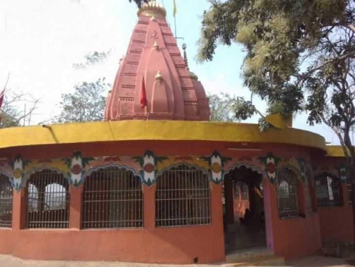Lakhani Devi Temple built on the hill in Ratanpur is more than 800 ...