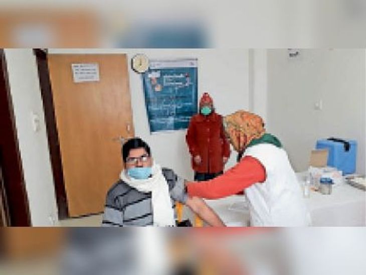 Corona vaccination to be done in new building of Block office in Goraul ...