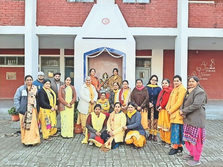 Here there is no admission charge, no monthly fees, no activity charge ...