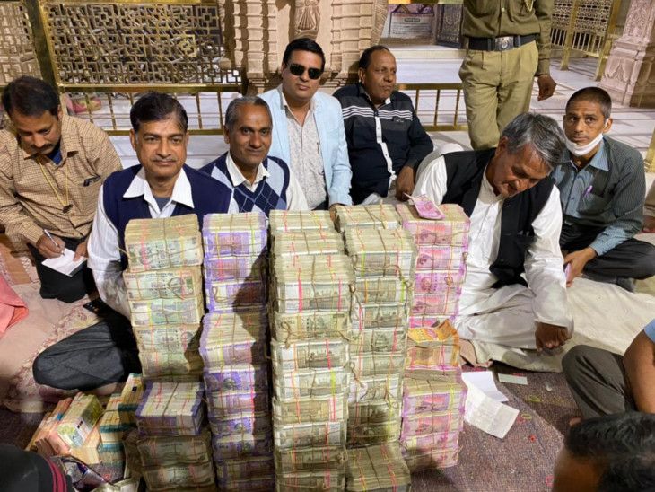 sanwariya seth temple Near Chittorgarh, Donation money Counting ...