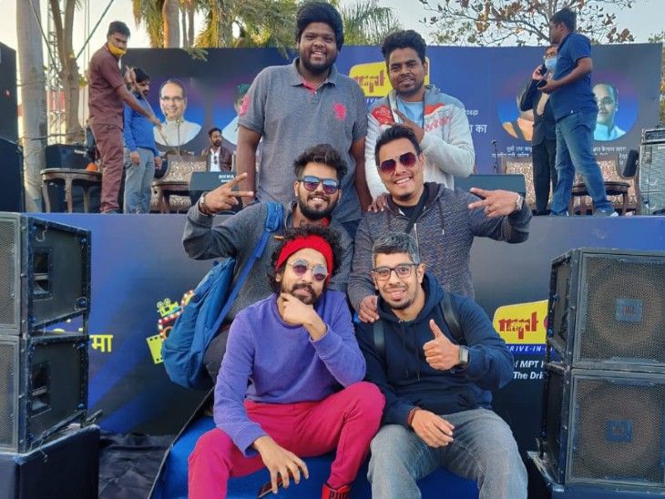 Neeraj Arya's Kabir Cafe Performance; Neeraj Arya Speaks To Dainik ...