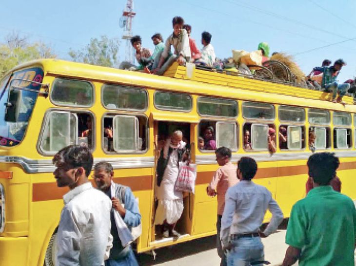 60 passengers in 32 seater bus on Bhind-Bhander road and 10 on roof ...