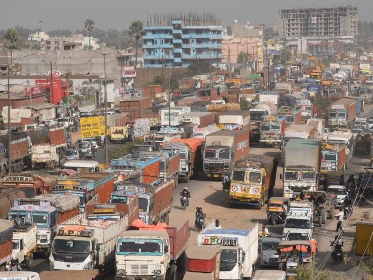 Traffic Jam In Patna From Toll Tax To Sipara; Mahatama Gandhi Setu Jam ...