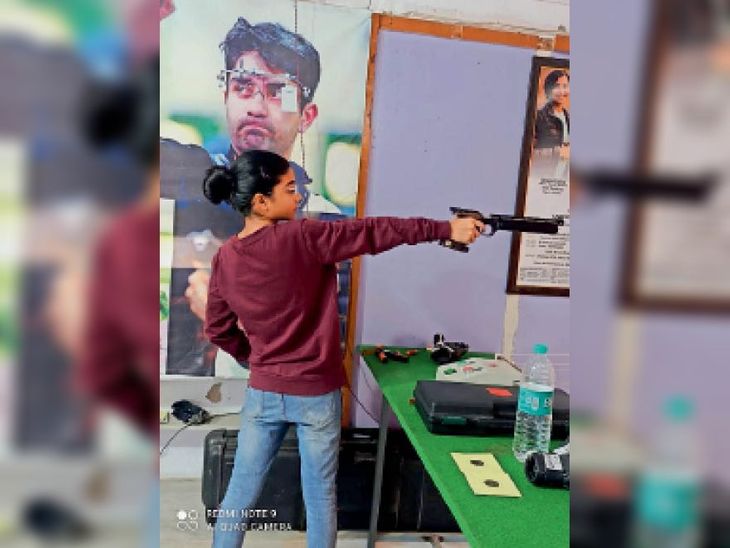 Insha Khan became the first woman shooter of the district | बेटियां ...