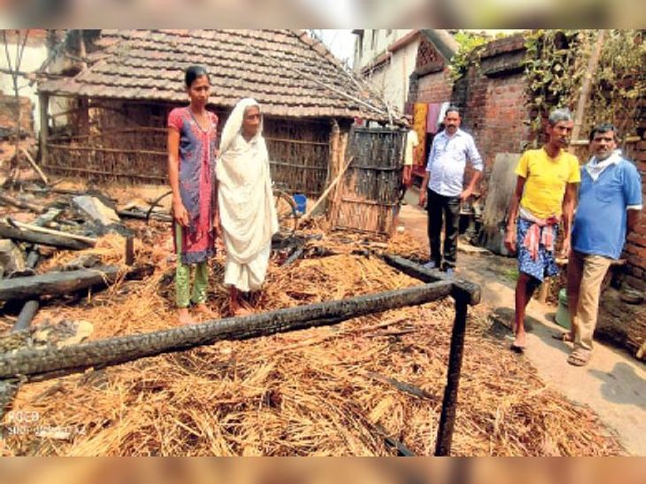 Three houses burnt to ashes due to fire in Guhiyapal