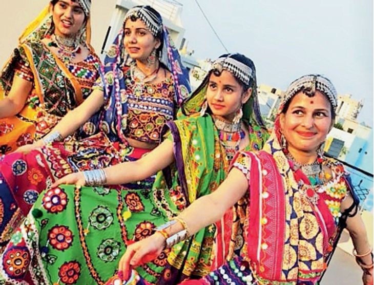 Rupali Soni Receives Dance Award at Apano Rajasthan Program