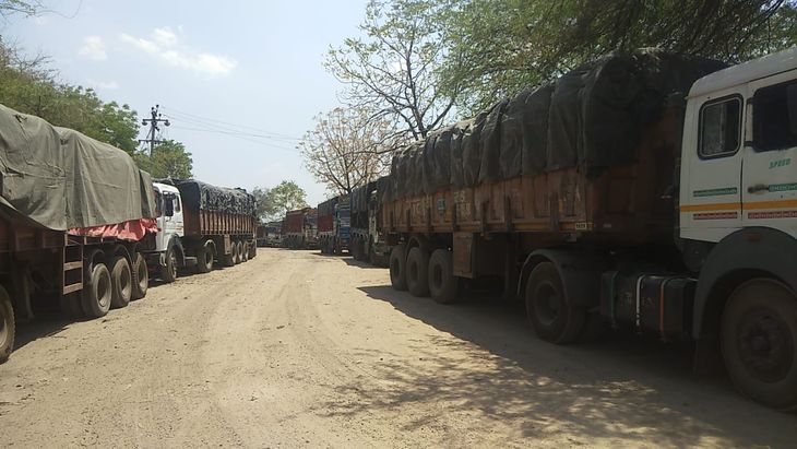 Truck standing outside FCI warehouse for five days,banswara latest news ...
