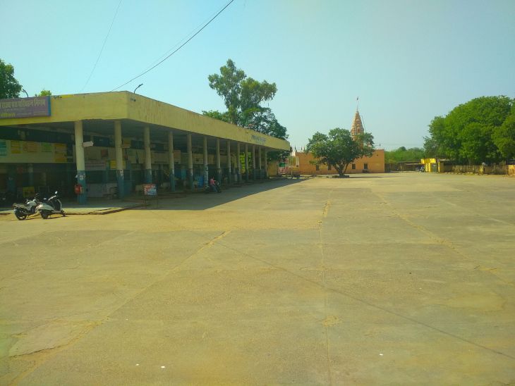 The wheels of the roadways have stopped, the bus stand has become ...