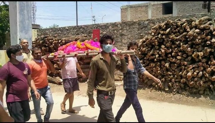 kota,rajasthan,Monkey died due to electrocution, youth collected ...