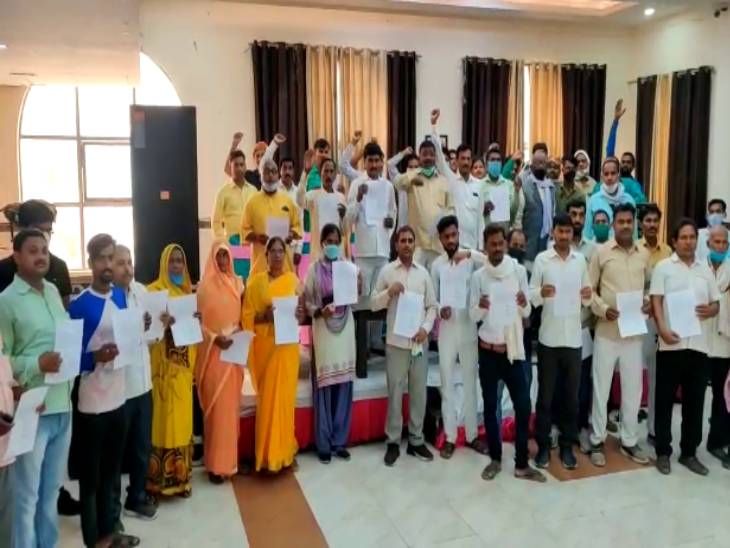 72 BSPs resigned together, were angry with the dismissal of 5 time MLA ...