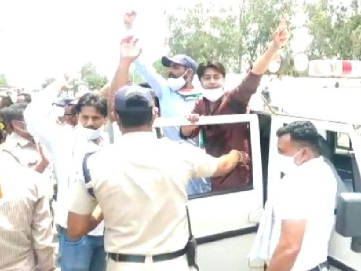 When the police started arresting the activists, the Congressmen were ...