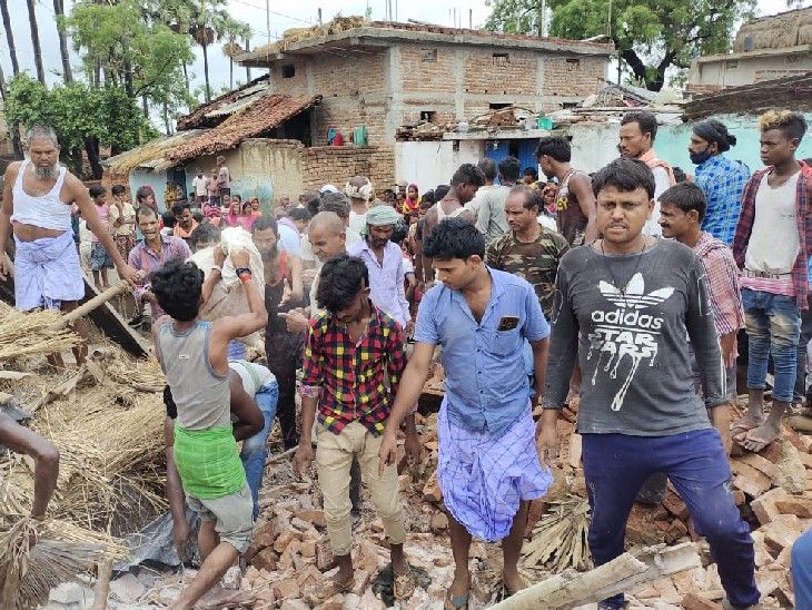 Bihar Rain News; Man Killed And Other Injured As Eta Bhatta Collapses ...