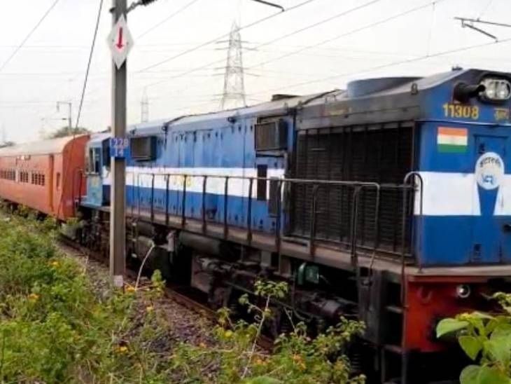 Goods train derailed in down track of Katni-Bina-Rail section, rail ...