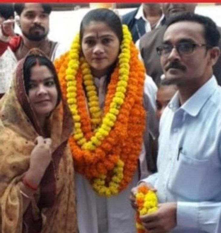 Police arrested six including Bandit Sundari, fed up with blackmailing ...