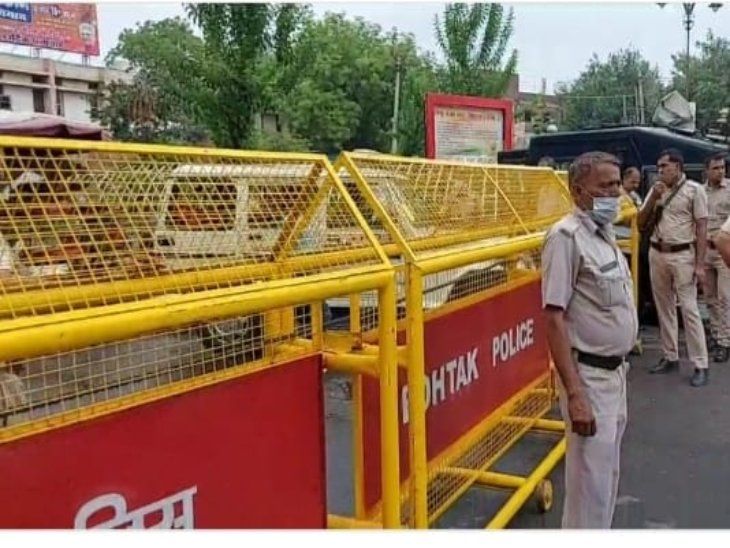 Farmers protest against former minister Manish Grover's residence in ...