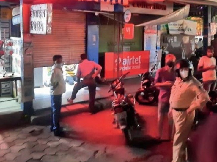 New market closed at 8 o'clock, shops remained open till 10 pm in the ...