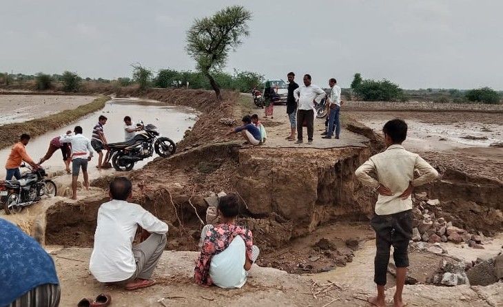 In Etawah area, 25 feet long part of the road built on the drain was ...