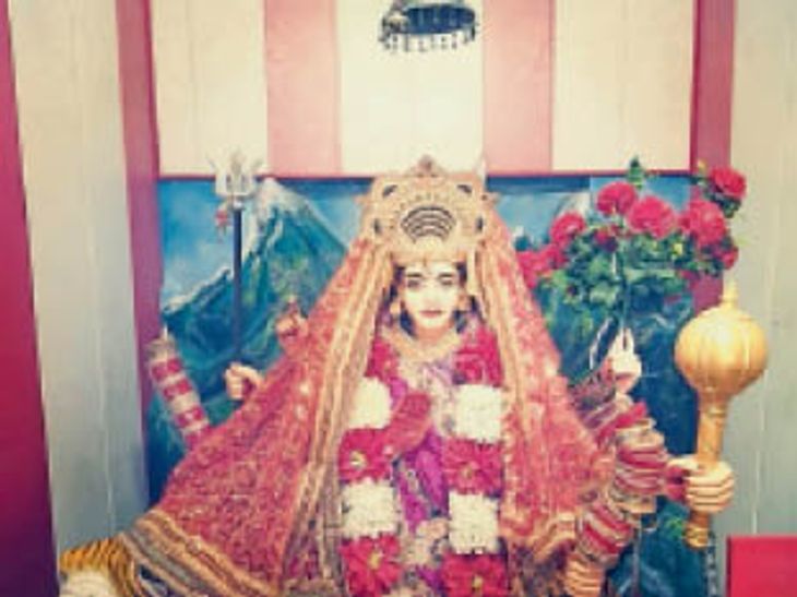 Thieves took away the gold nath from the idol of Mata Rani