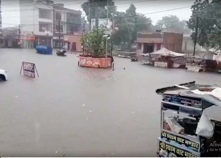 Due to heavy rain, the roads became river, it rained heavily in ...