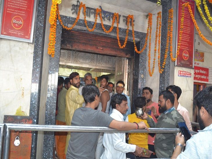 Crowds gathered at the Ganges Ghats, devotees could not see, social ...