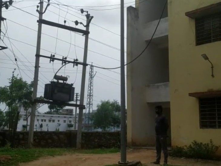 The wire of the high tension line broke down, the electrical equipment ...