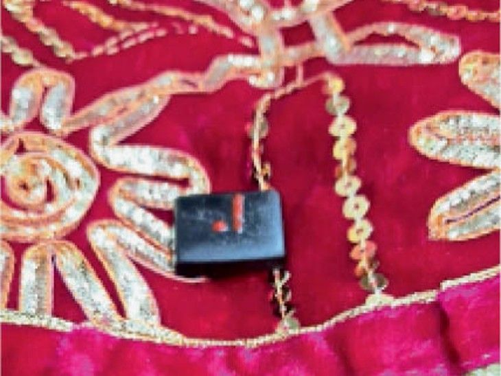 Once a year, there are three inches of Radhaji's symbol, this tradition ...