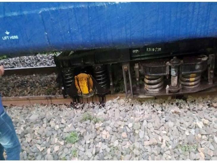 Due to overturning of bogie in the new washing machine, passengers ...