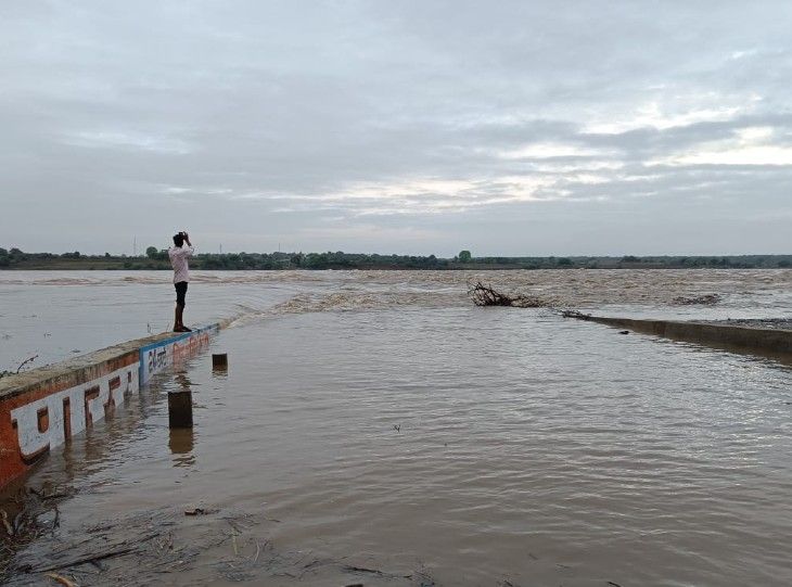 Water came in Khatauli-Parvati river culvert, Chambal-Kaithuda culvert ...