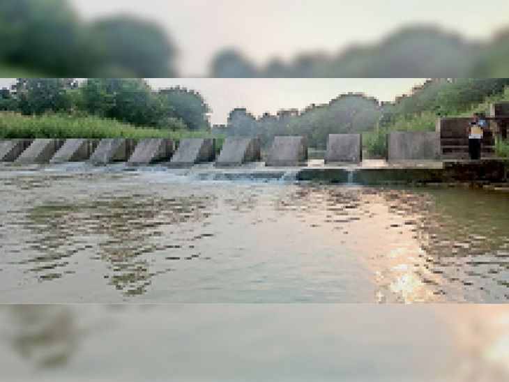 The gates of the stop dams built on the rivers and streams have not ...