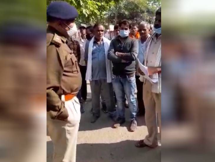 Villagers who met the SP in Damoh said - the workers of the ...