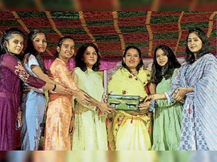 Guest artists presented hymns related to the life character of ...