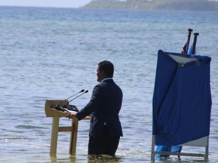 Tuvalu | Simon Kofe foreign minister of Tuvalus given a speech to the ...
