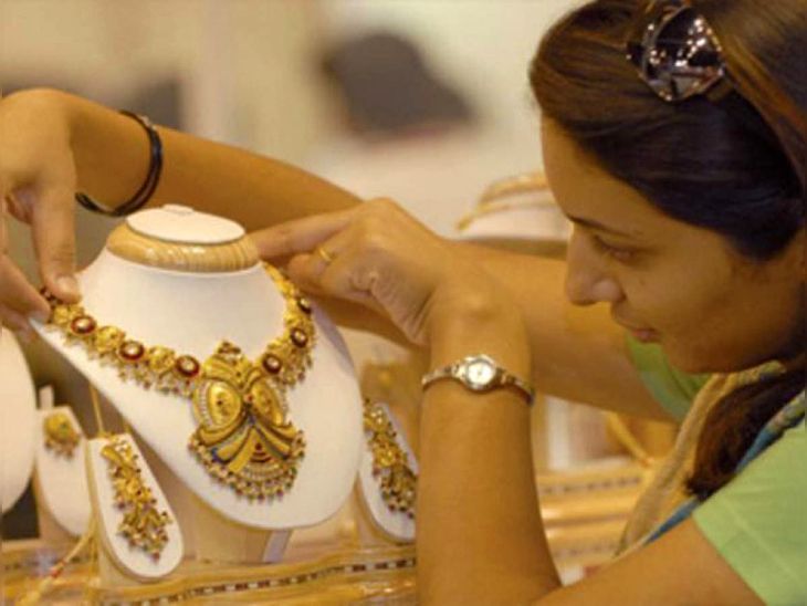 The price of 24 carat 10 grams of gold reached 49 thousand 400 rupees ...